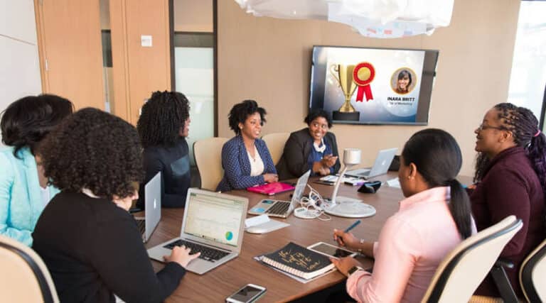Why Use Digital Signage At Conference Rooms? - Startup Urban